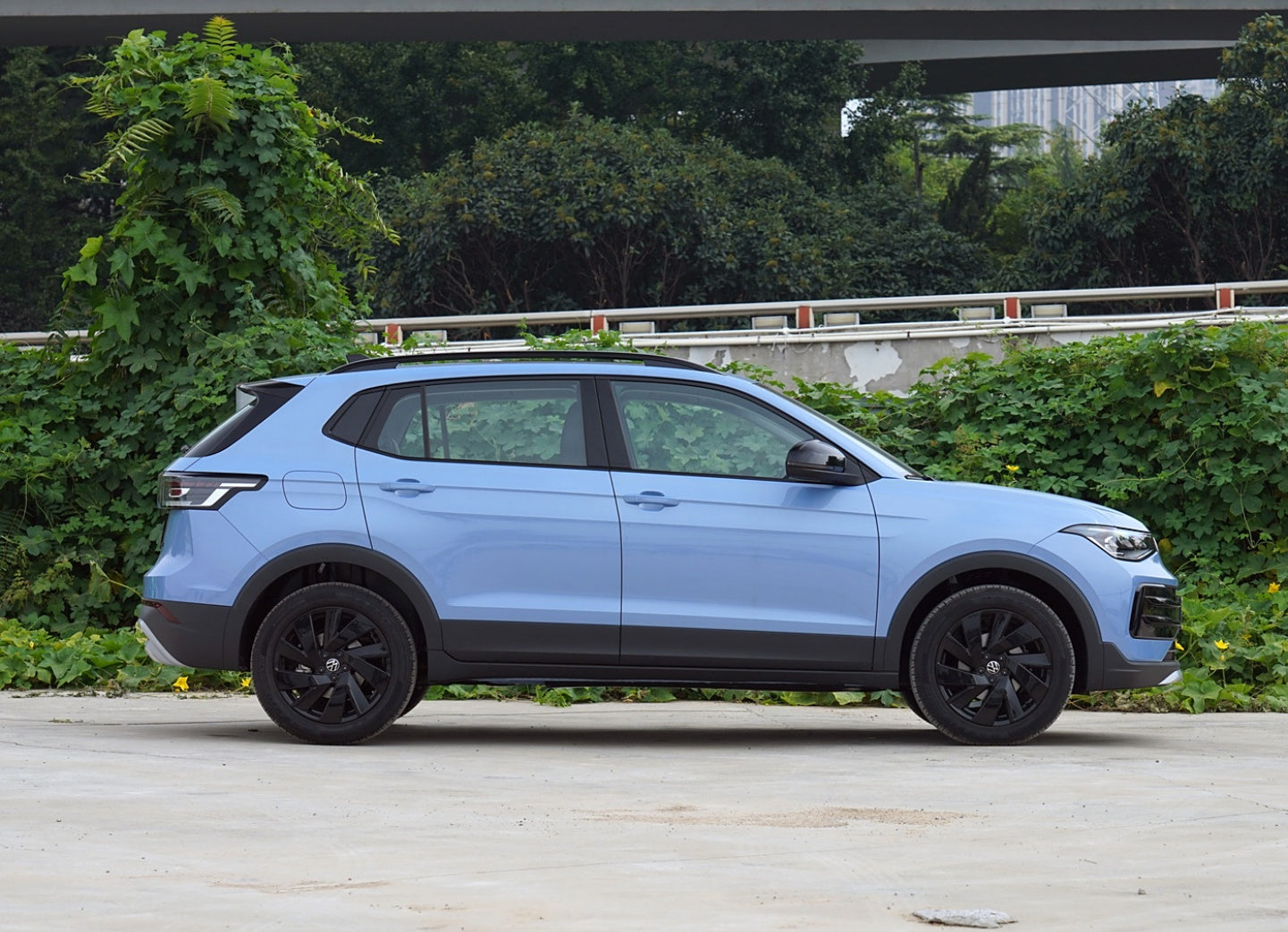 Volkswagen Tharu 2025 Model XR 300TSI Edition – YIHUI EXPORT